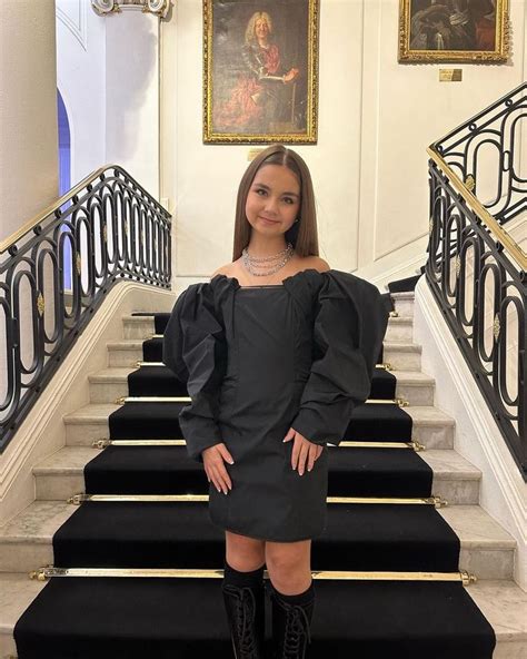 Valentina cérémonie Eurovision junior Célébrités Coiffure soiree