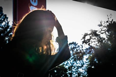 Cómo se comporta un hombre cuando empieza a enamorarse de otra