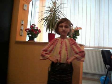 Dede Sunt O Fata Frumusica Youtube