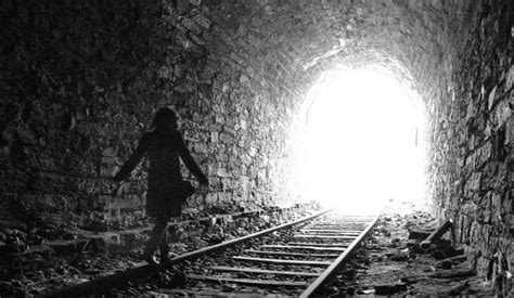 De dónde viene la luz al final del túnel que muchos ven cuando van a