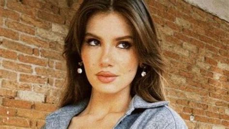 Camila Queiroz exibe look elegante cheio de transparência para nova