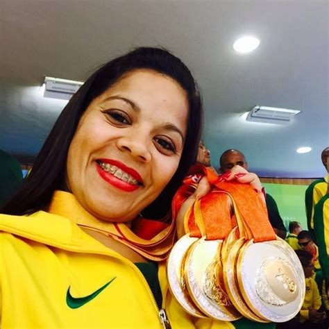 Medalhista paralímpica do Brasil Joana Neves morre aos 37 anos