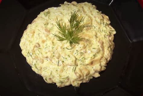 Salată de ciuperci cu usturoi și maioneză O delicatesă tradițională