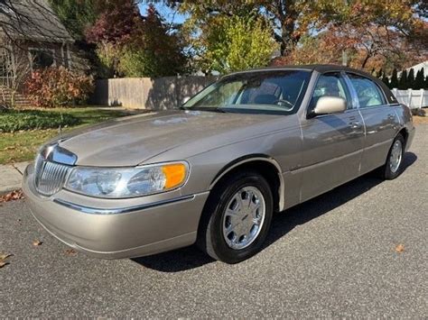 2000 Lincoln Town Car GAA Classic Cars