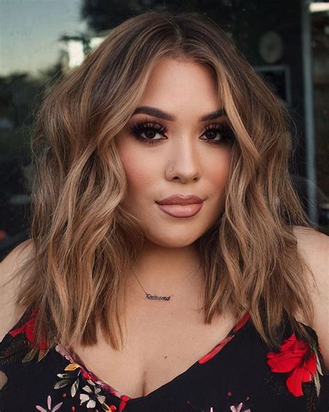 Trendy Hairstyle For Round Face Round Face Haircuts Hairstyles For