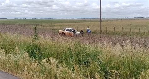 A una camioneta se le reventó un neumático y despistó en la Ruta 65