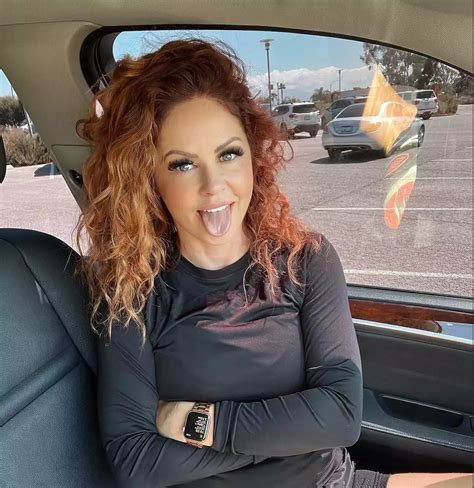 Adult Film Star And Mom Explains Why She Walks Around Naked At Home