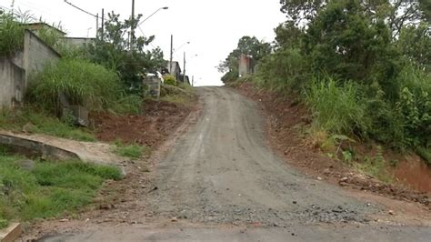 Moradores Reivindicam Retomada De Obras Para Melhorias Nas Ruas Do