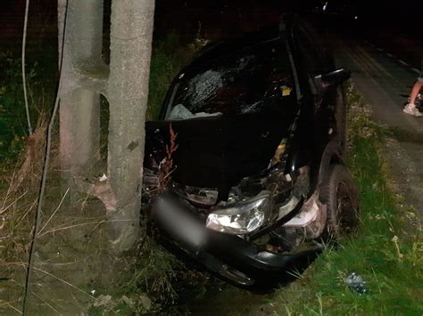 Accident într o localitate din Cluj Un șofer a intrat într un stâlp de