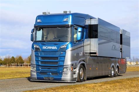 Caminhões Scania V8 são transformados em motorhomes luxuosos de R 4 7