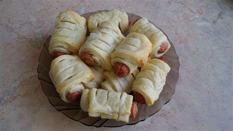 Ciasto francuskie z parówką przepis na FajneGotowanie pl