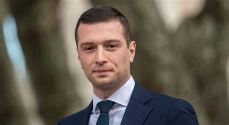 Jordan Bardella méconnaissable cette photo du Président du RN en