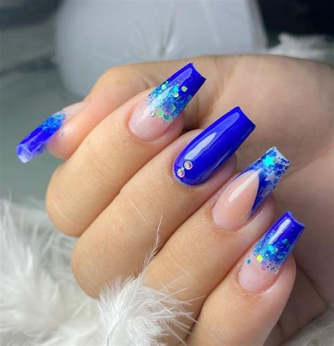 uñas acrílicas cortas french em 2023 Unhas decoradas Unhas azuis Unhas