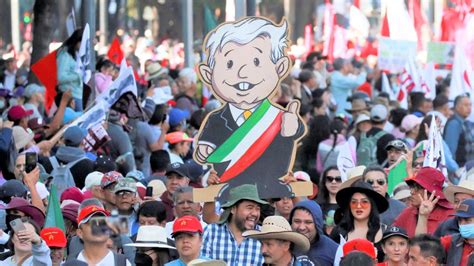 Marcha de AMLO Se calcula cerca de un millón de personas MVS Noticias