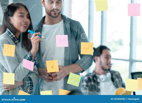 Brainstorming Diversity Creative Design Use Post It Sticky Note Team