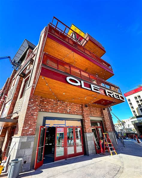 Blake Sheltons Las Vegas Bars Final Photos Revealed As Star Opens New