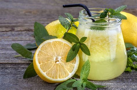 7 bienfaits de l eau citronnée Hugo Fitness