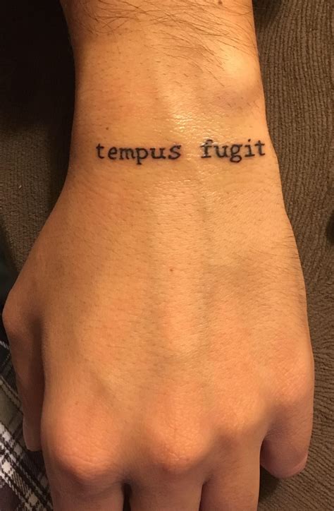 O Tempo Voa Tatuagens Minimalistas Tatuagem Tatuagens Gregas