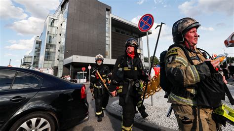 Russland Tote Und Verletzte Nach Rohrbruch In Einkaufszentrum In