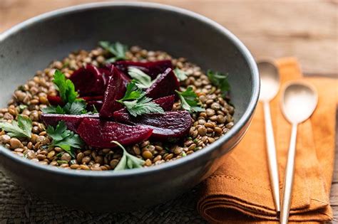 Salada de lentilha e beterraba assada molho balsâmico Panelinha