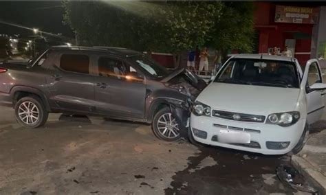 Motorista Sinais De Embriaguez Invade Preferencial E Bate Em Pick