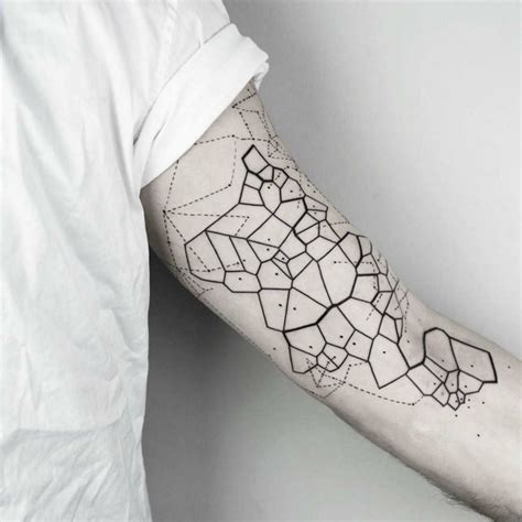 85 ideas inspiradoras de tatuajes geométricos para hombres y mujeres
