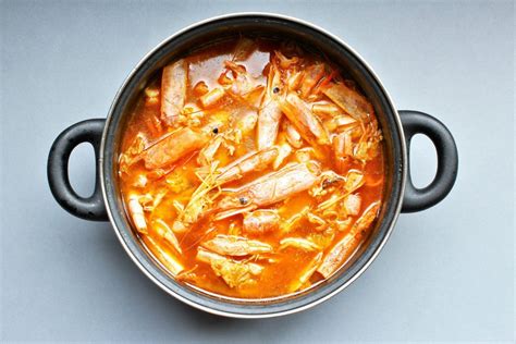 Recette Thaï soupe épicée à la citronnelle Chef Jevto Bond