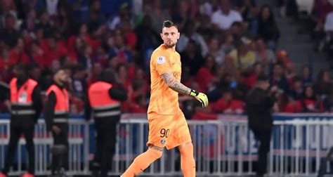 PSG La Femme D Alexandre Letellier Sort Du Silence Et Donne Des