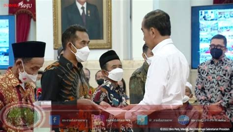 Presiden Jokowi Serahkan 1 5 Juta Lebih Sertifikat Hak Atas Tanah Untuk