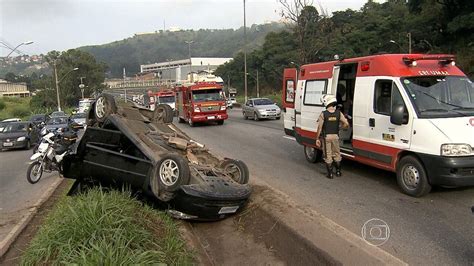 Duas Pessoas Ficam Feridas Ap S Capotagem Durante Um Pega No Anel