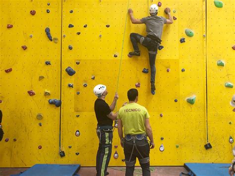 Curso de iniciación a la escalada en rocódromo Climb in Catalunya
