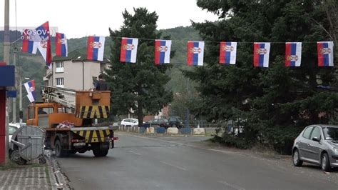 Trobojke Se Vijore Ulicama Leposavi A Uo I Proslave Dana Srpskog