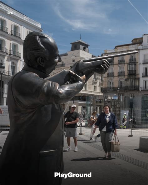 PlayGround on Twitter La escultura hace alusión a la cacería de