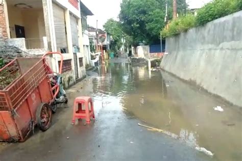 Foto 25 RT Di Jakarta Terendam Banjir Kamis Pagi Ketinggian Air