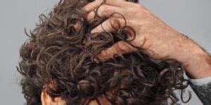 Männer Frisuren Locken Tipps und Ideen für lockiges Haar