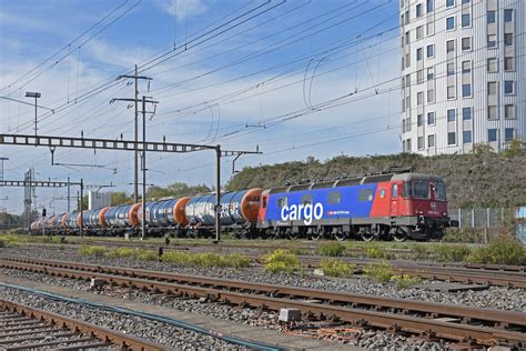 Re 620 061 2 durchfährt am 19 10 2022 den Bahnhof Pratteln Bahnbilder de