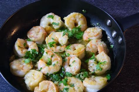 Crevettes sautées à l ail et aux aromates Line Lisbonne et Cie