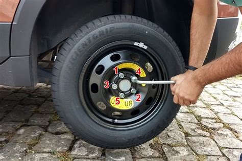 Como Trocar O Pneu Do Carro Sem Sustos