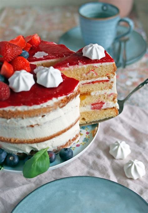Erdbeertorte Mit Mascarpone Und Beeren Semi Naked Cake Rezept