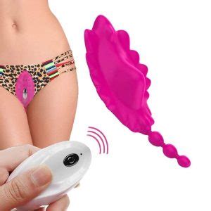 Separa su tanga para jugar con el clítoris Telegraph