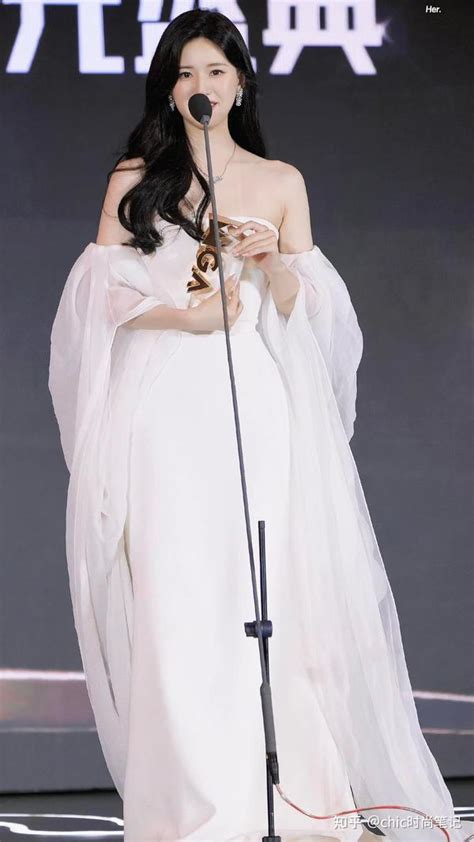 微博视界大会红毯秀女明星们争奇斗艳你pick谁的造型呢 知乎