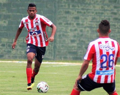 Bragantino anuncia contratação do zagueiro colombiano Cesar Haydar