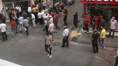 Zeytinburnu nda korkunç olay Araç içinden kurşun yağdırdı Son