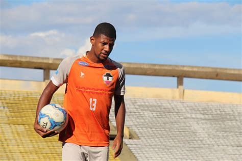 Revelado pelo River PI zagueiro Ismael é anunciado como reforço do