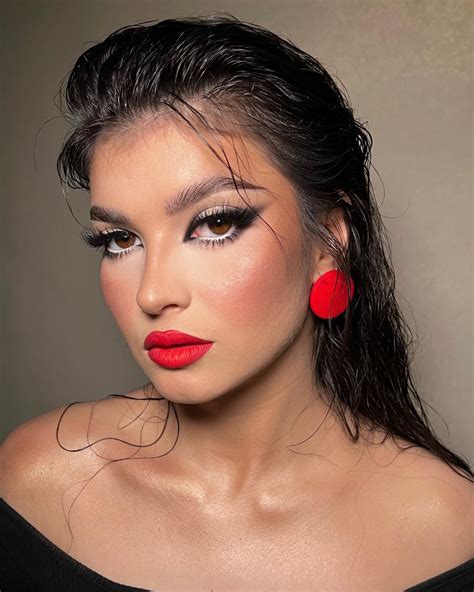 30 Makeup Looks For Brown Eyes To Unveil Best Beauty Tips
