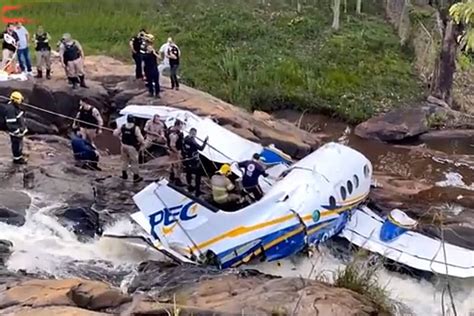 Cantora Marília Mendonça morre em queda de avião em MG