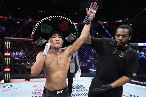 UFC Raúl Rosas Jr consigue un histórico debut en la UFC con victoria