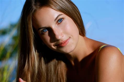 Wallpaper Milenia Metart Magazine Blue Eyes Brunette Looking At Viewer Shadow 2000x1333