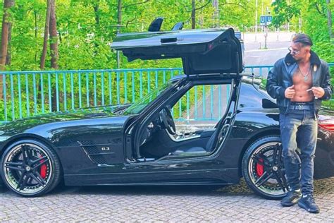 Nach Brandanschlag Capital Bra Pr Sentiert Neues Luxusauto