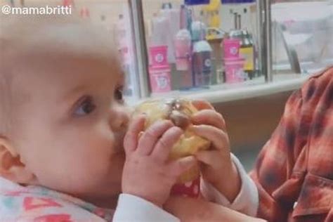 初めてアイスを食べる赤ちゃん驚いたリアクションがプライスレス switch news